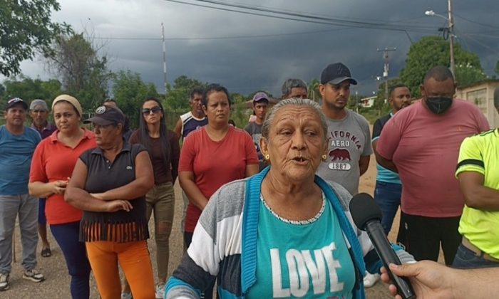 En Valmore Rodríguez exigen al alcalde reparar los botes de aguas negras