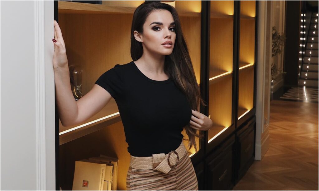 Cantante española Melody anuncia embarazo
